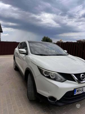 White Nissan Qashqai 2014 in Vilnius, with an engine capacity of 1.50 L and mileage of 234 thousand km for 7300 €, photo  on AUTOMOTO.COM.LV