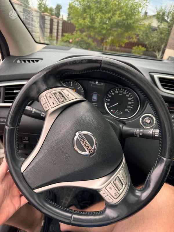 White Nissan Qashqai 2014 in Vilnius, with an engine capacity of 1.50 L and mileage of 234 thousand km for 7300 €, photo 7 on AUTOMOTO.COM.LV