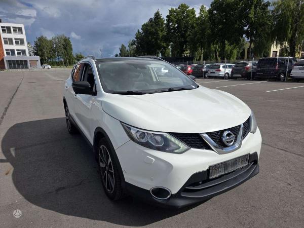 White Nissan Qashqai 2014 in Marijampole, with an engine capacity of 1.46 L and mileage of 226 thousand km for 7400 €, photo 3 on AUTOMOTO.COM.LV