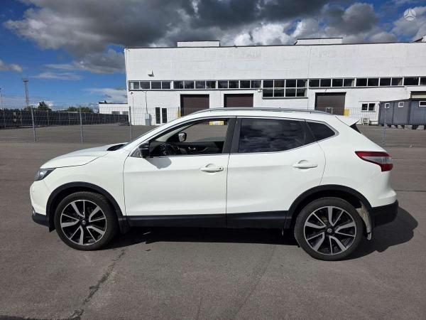 White Nissan Qashqai 2014 in Marijampole, with an engine capacity of 1.46 L and mileage of 226 thousand km for 7400 €, photo 8 on AUTOMOTO.COM.LV