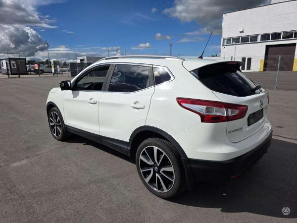 White Nissan Qashqai 2014 in Marijampole, with an engine capacity of 1.46 L and mileage of 226 thousand km for 7400 €, photo 10 on AUTOMOTO.COM.LV