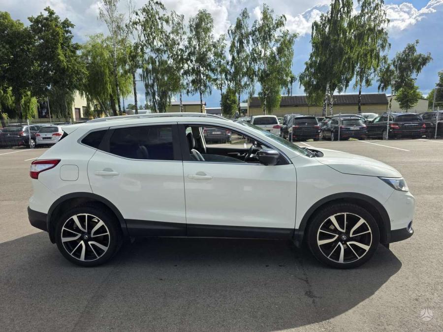 Balts Nissan Qashqai 2014 Marijampole, ar dzinēja tilpumu 1.46 L un nobraukumu 226 tūkst. km par 7400 €, foto 18 vietnē AUTOMOTO.COM.LV