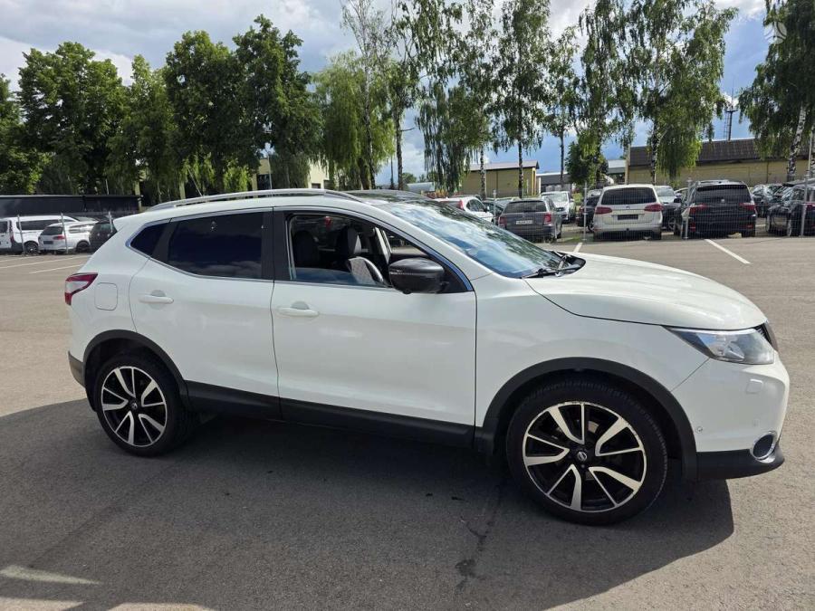 Balts Nissan Qashqai 2014 Marijampole, ar dzinēja tilpumu 1.46 L un nobraukumu 226 tūkst. km par 7400 €, foto 19 vietnē AUTOMOTO.COM.LV