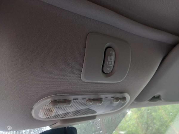 White Nissan Qashqai 2014 in Panevezys, with an engine capacity of 1.60 L and mileage of 250 thousand km for 2850 €, photo 6 on AUTOMOTO.COM.LV