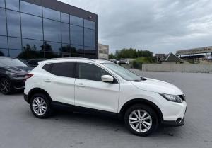 White Nissan Qashqai 2014 in Telschi, with an engine capacity of 1.50 L and mileage of 242 thousand km for 7290 €, photo 3 on AUTOMOTO.COM.LV