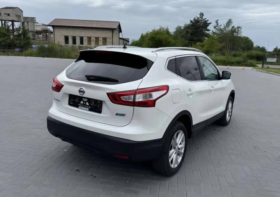 White Nissan Qashqai 2014 in Telschi, with an engine capacity of 1.50 L and mileage of 242 thousand km for 7290 €, photo 10 on AUTOMOTO.COM.LV