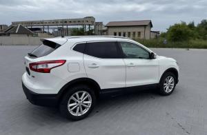 White Nissan Qashqai 2014 in Telschi, with an engine capacity of 1.50 L and mileage of 242 thousand km for 7290 €, photo 11 on AUTOMOTO.COM.LV