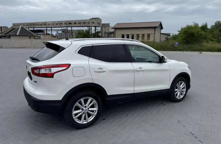 White Nissan Qashqai 2014 in Telschi, with an engine capacity of 1.50 L and mileage of 242 thousand km for 7290 €, photo 11 on AUTOMOTO.COM.LV