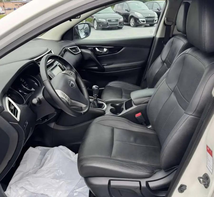 White Nissan Qashqai 2014 in Telschi, with an engine capacity of 1.50 L and mileage of 242 thousand km for 7290 €, photo 13 on AUTOMOTO.COM.LV