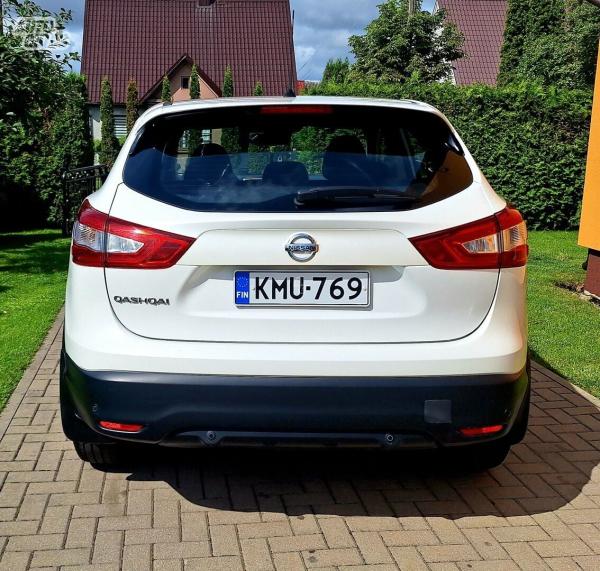 White Nissan Qashqai 2014 in Radviliskis, with an engine capacity of 1.20 L and mileage of 181 thousand km for 7250 €, photo 9 on AUTOMOTO.COM.LV