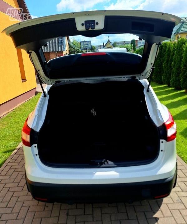 White Nissan Qashqai 2014 in Radviliskis, with an engine capacity of 1.20 L and mileage of 181 thousand km for 7250 €, photo 10 on AUTOMOTO.COM.LV