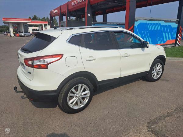 Белый Ниссан Кашкай 2014 в Таураге, объемом двигателя 1.46 л и пробегом 220 тыс. км за 7000 €, фото 2 на AUTOMOTO.COM.LV