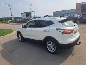 White Nissan Qashqai 2014 in Taurage, with an engine capacity of 1.46 L and mileage of 220 thousand km for 7000 €, photo 7 on AUTOMOTO.COM.LV