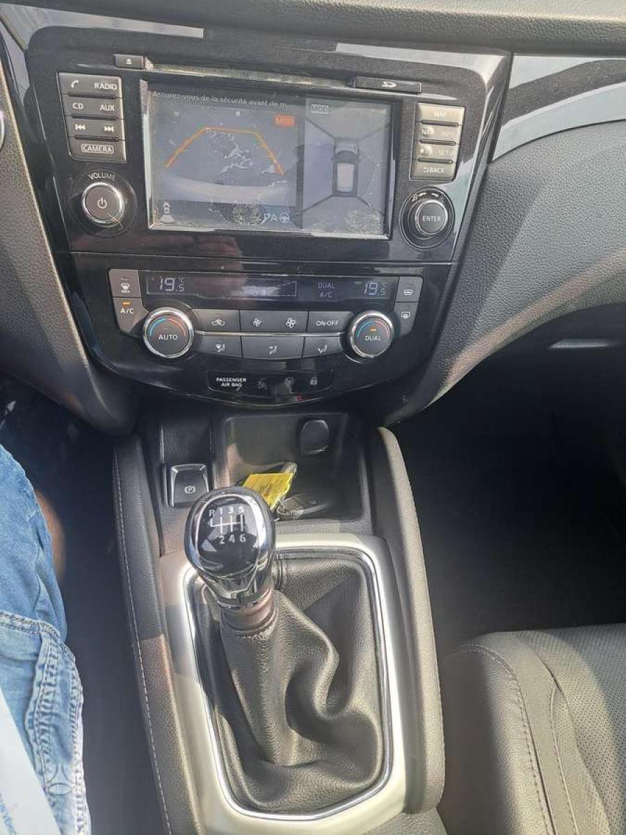 White Nissan Qashqai 2014 in Taurage, with an engine capacity of 1.46 L and mileage of 220 thousand km for 7000 €, photo 8 on AUTOMOTO.COM.LV