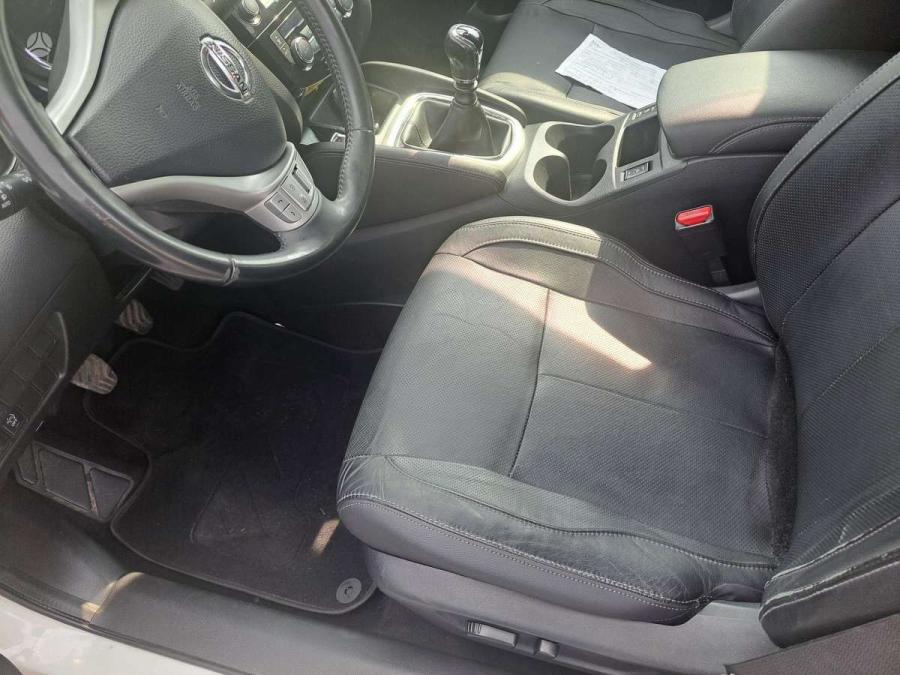 White Nissan Qashqai 2014 in Taurage, with an engine capacity of 1.46 L and mileage of 220 thousand km for 7000 €, photo 11 on AUTOMOTO.COM.LV