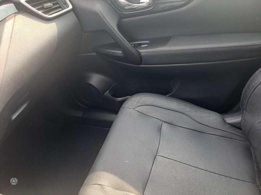 White Nissan Qashqai 2014 in Taurage, with an engine capacity of 1.46 L and mileage of 220 thousand km for 7000 €, photo 15 on AUTOMOTO.COM.LV