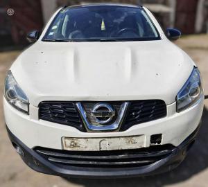 White Nissan Qashqai 2014 in Panevezys, with an engine capacity of 1.60 L and mileage of 287 thousand km for 2750 €, photo 3 on AUTOMOTO.COM.LV