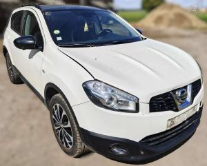 White Nissan Qashqai 2014 in Panevezys, with an engine capacity of 1.60 L and mileage of 287 thousand km for 2750 €, photo 5 on AUTOMOTO.COM.LV