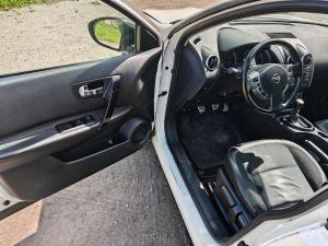 White Nissan Qashqai 2014 in Panevezys, with an engine capacity of 1.60 L and mileage of 287 thousand km for 2750 €, photo 11 on AUTOMOTO.COM.LV