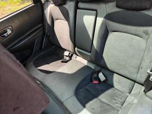 White Nissan Qashqai 2014 in Panevezys, with an engine capacity of 1.60 L and mileage of 287 thousand km for 2750 €, photo 14 on AUTOMOTO.COM.LV