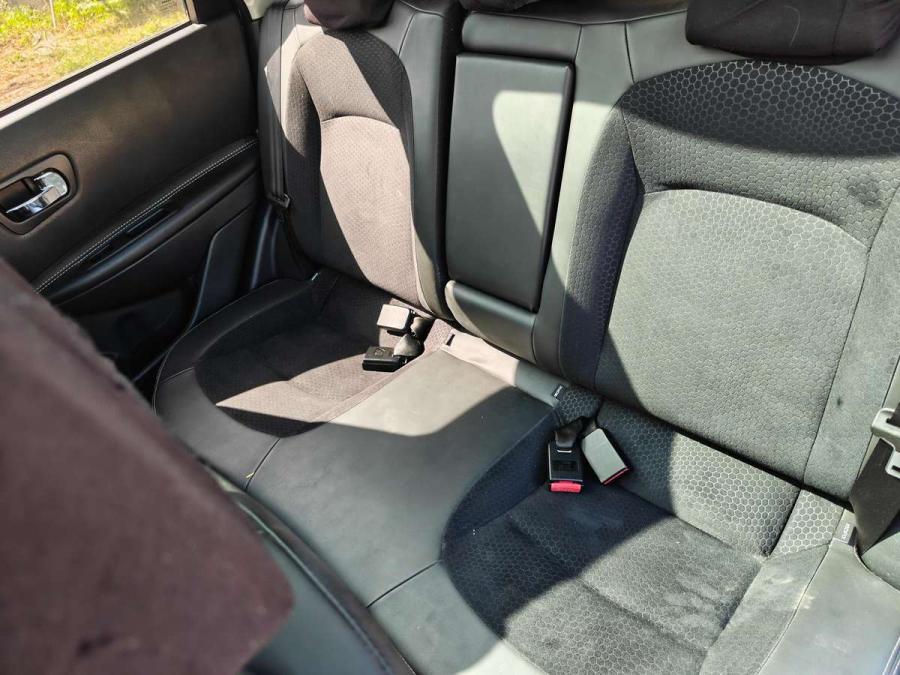 White Nissan Qashqai 2014 in Panevezys, with an engine capacity of 1.60 L and mileage of 287 thousand km for 2750 €, photo 14 on AUTOMOTO.COM.LV