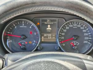 White Nissan Qashqai 2014 in Panevezys, with an engine capacity of 1.60 L and mileage of 287 thousand km for 2750 €, photo 18 on AUTOMOTO.COM.LV