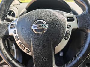 White Nissan Qashqai 2014 in Panevezys, with an engine capacity of 1.60 L and mileage of 287 thousand km for 2750 €, photo 19 on AUTOMOTO.COM.LV
