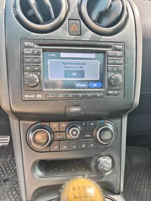 White Nissan Qashqai 2014 in Panevezys, with an engine capacity of 1.60 L and mileage of 287 thousand km for 2750 €, photo 20 on AUTOMOTO.COM.LV