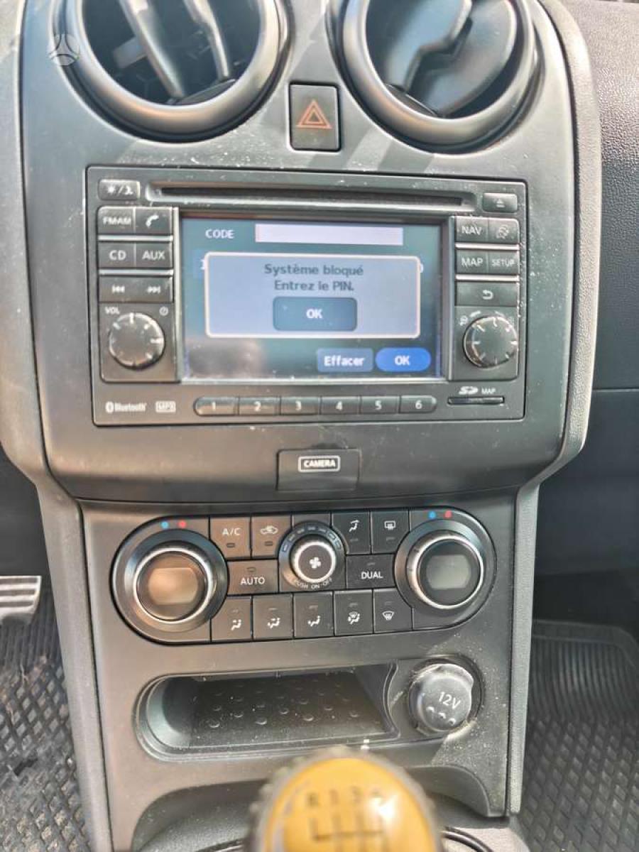 White Nissan Qashqai 2014 in Panevezys, with an engine capacity of 1.60 L and mileage of 287 thousand km for 2750 €, photo 20 on AUTOMOTO.COM.LV