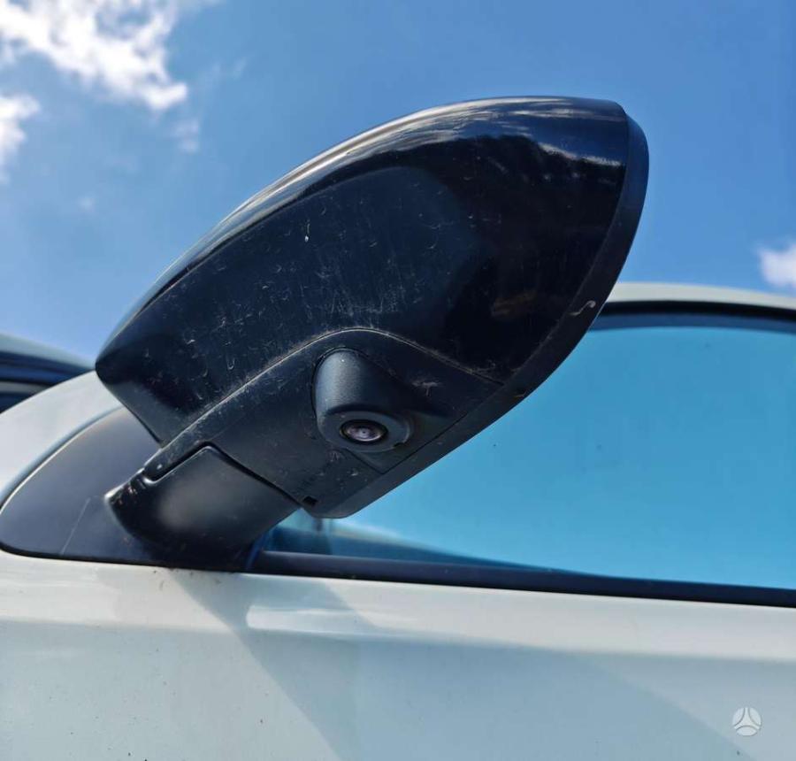 White Nissan Qashqai 2014 in Panevezys, with an engine capacity of 1.60 L and mileage of 287 thousand km for 2750 €, photo 27 on AUTOMOTO.COM.LV