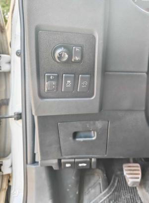 White Nissan Qashqai 2014 in Panevezys, with an engine capacity of 1.60 L and mileage of 287 thousand km for 2750 €, photo 28 on AUTOMOTO.COM.LV
