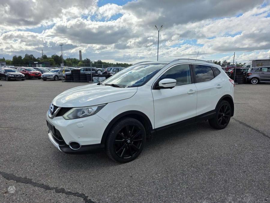 White Nissan Qashqai 2014 in Marijampole, with an engine capacity of 1.46 L and mileage of 239 thousand km for 6800 €, photo 3 on AUTOMOTO.COM.LV