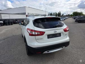 White Nissan Qashqai 2014 in Marijampole, with an engine capacity of 1.46 L and mileage of 239 thousand km for 6800 €, photo 8 on AUTOMOTO.COM.LV