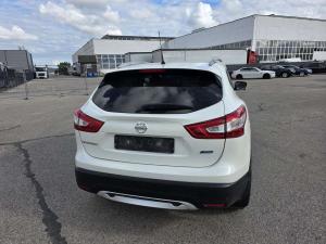 White Nissan Qashqai 2014 in Marijampole, with an engine capacity of 1.46 L and mileage of 239 thousand km for 6800 €, photo 9 on AUTOMOTO.COM.LV