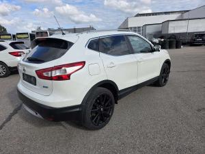 White Nissan Qashqai 2014 in Marijampole, with an engine capacity of 1.46 L and mileage of 239 thousand km for 6800 €, photo 10 on AUTOMOTO.COM.LV