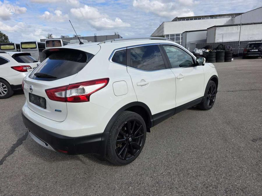 White Nissan Qashqai 2014 in Marijampole, with an engine capacity of 1.46 L and mileage of 239 thousand km for 6800 €, photo 10 on AUTOMOTO.COM.LV