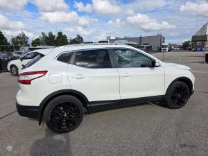 White Nissan Qashqai 2014 in Marijampole, with an engine capacity of 1.46 L and mileage of 239 thousand km for 6800 €, photo 11 on AUTOMOTO.COM.LV