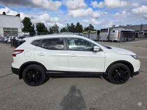 White Nissan Qashqai 2014 in Marijampole, with an engine capacity of 1.46 L and mileage of 239 thousand km for 6800 €, photo 12 on AUTOMOTO.COM.LV
