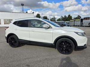 White Nissan Qashqai 2014 in Marijampole, with an engine capacity of 1.46 L and mileage of 239 thousand km for 6800 €, photo 13 on AUTOMOTO.COM.LV