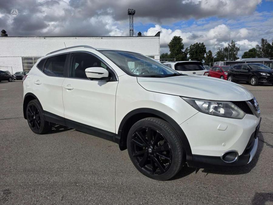 White Nissan Qashqai 2014 in Marijampole, with an engine capacity of 1.46 L and mileage of 239 thousand km for 6800 €, photo 15 on AUTOMOTO.COM.LV