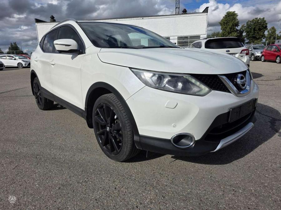 White Nissan Qashqai 2014 in Marijampole, with an engine capacity of 1.46 L and mileage of 239 thousand km for 6800 €, photo 16 on AUTOMOTO.COM.LV
