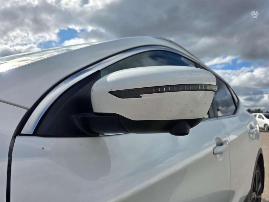 White Nissan Qashqai 2014 in Marijampole, with an engine capacity of 1.46 L and mileage of 239 thousand km for 6800 €, photo 18 on AUTOMOTO.COM.LV