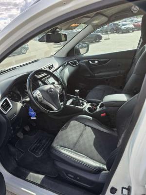 White Nissan Qashqai 2014 in Marijampole, with an engine capacity of 1.46 L and mileage of 239 thousand km for 6800 €, photo 20 on AUTOMOTO.COM.LV