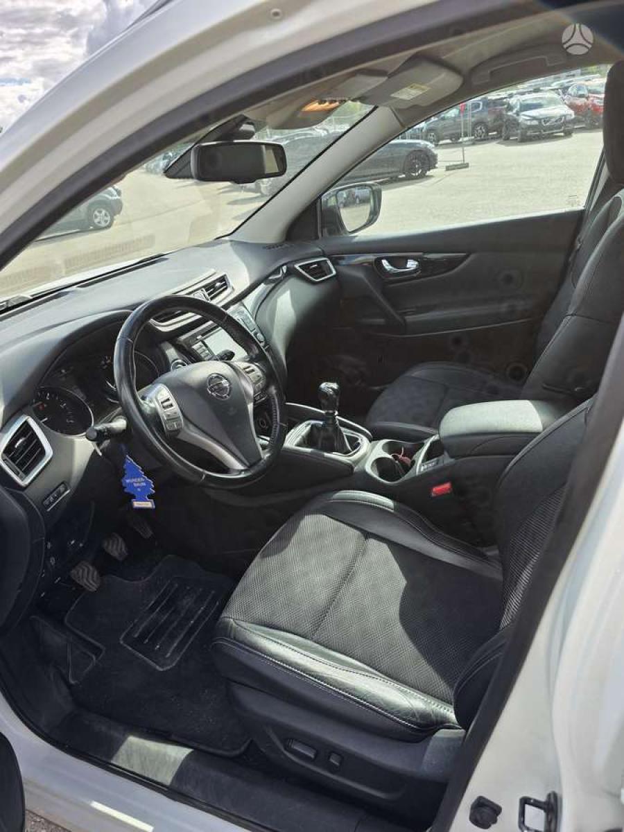 White Nissan Qashqai 2014 in Marijampole, with an engine capacity of 1.46 L and mileage of 239 thousand km for 6800 €, photo 20 on AUTOMOTO.COM.LV