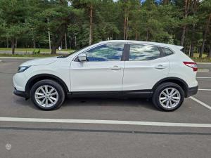 White Nissan Qashqai 2014 in Utena, with an engine capacity of 1.46 L and mileage of 225 thousand km for 6500 €, photo 6 on AUTOMOTO.COM.LV
