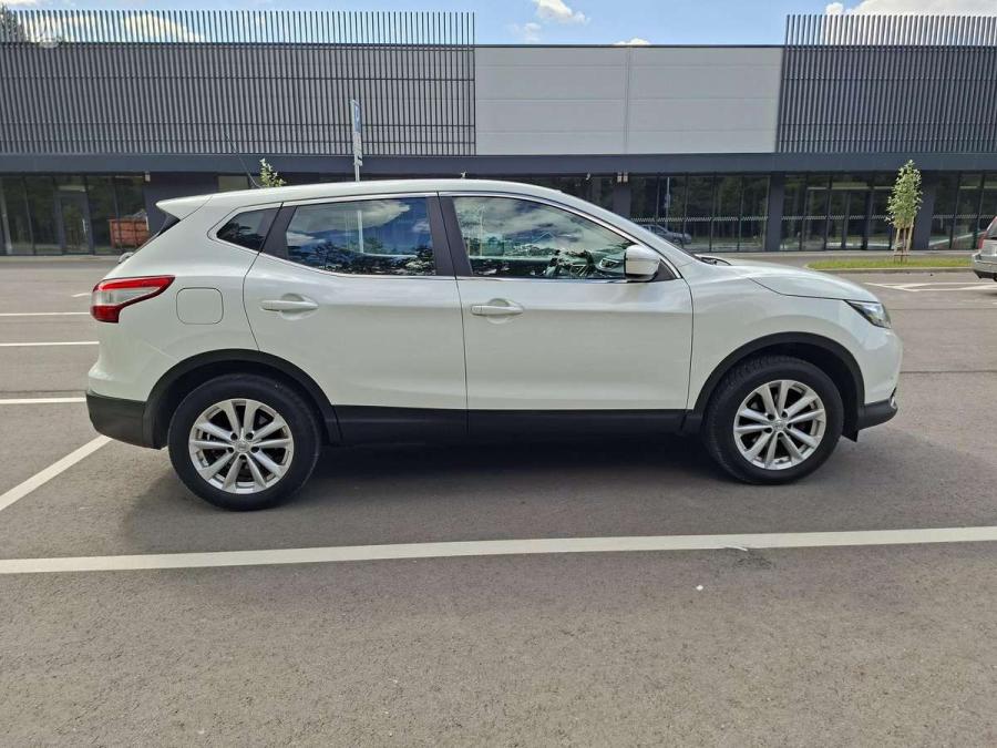 White Nissan Qashqai 2014 in Utena, with an engine capacity of 1.46 L and mileage of 225 thousand km for 6500 €, photo 7 on AUTOMOTO.COM.LV