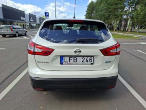 White Nissan Qashqai 2014 in Utena, with an engine capacity of 1.46 L and mileage of 225 thousand km for 6500 €, photo 9 on AUTOMOTO.COM.LV