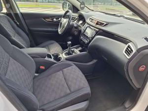 White Nissan Qashqai 2014 in Utena, with an engine capacity of 1.46 L and mileage of 225 thousand km for 6500 €, photo 10 on AUTOMOTO.COM.LV