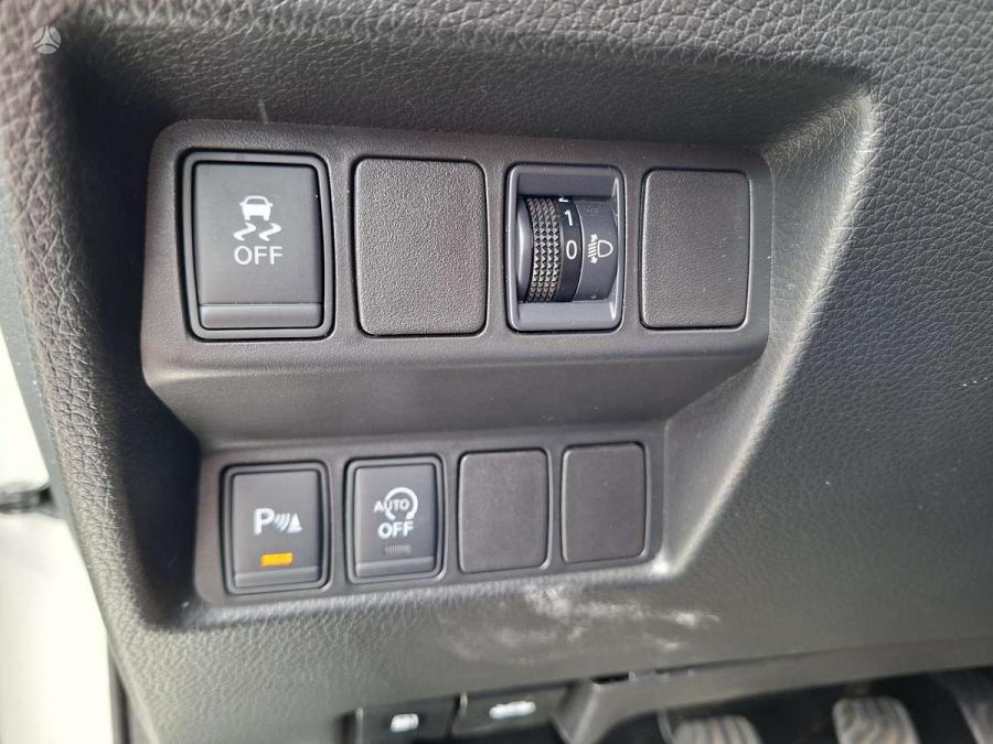 White Nissan Qashqai 2014 in Utena, with an engine capacity of 1.46 L and mileage of 225 thousand km for 6500 €, photo 13 on AUTOMOTO.COM.LV