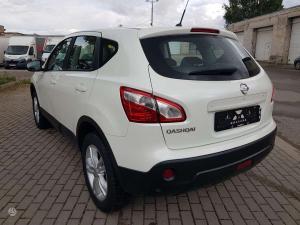 White Nissan Qashqai 2014 in Siauliai, with an engine capacity of 1.60 L and mileage of 272 thousand km for 3650 €, photo 6 on AUTOMOTO.COM.LV